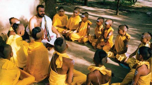 The Ancient Art of Vedic Chanting: A Cultural Legacy – Indrosphere
