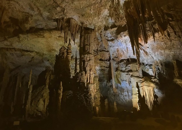 Jeita Grotto: A Journey Into Nature’s Hidden Masterpiece – Indrosphere