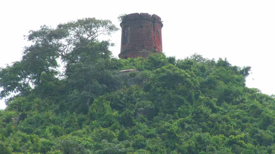 Silent Sentinels of Semaphore: Forgotten Towers of East India – Indrosphere