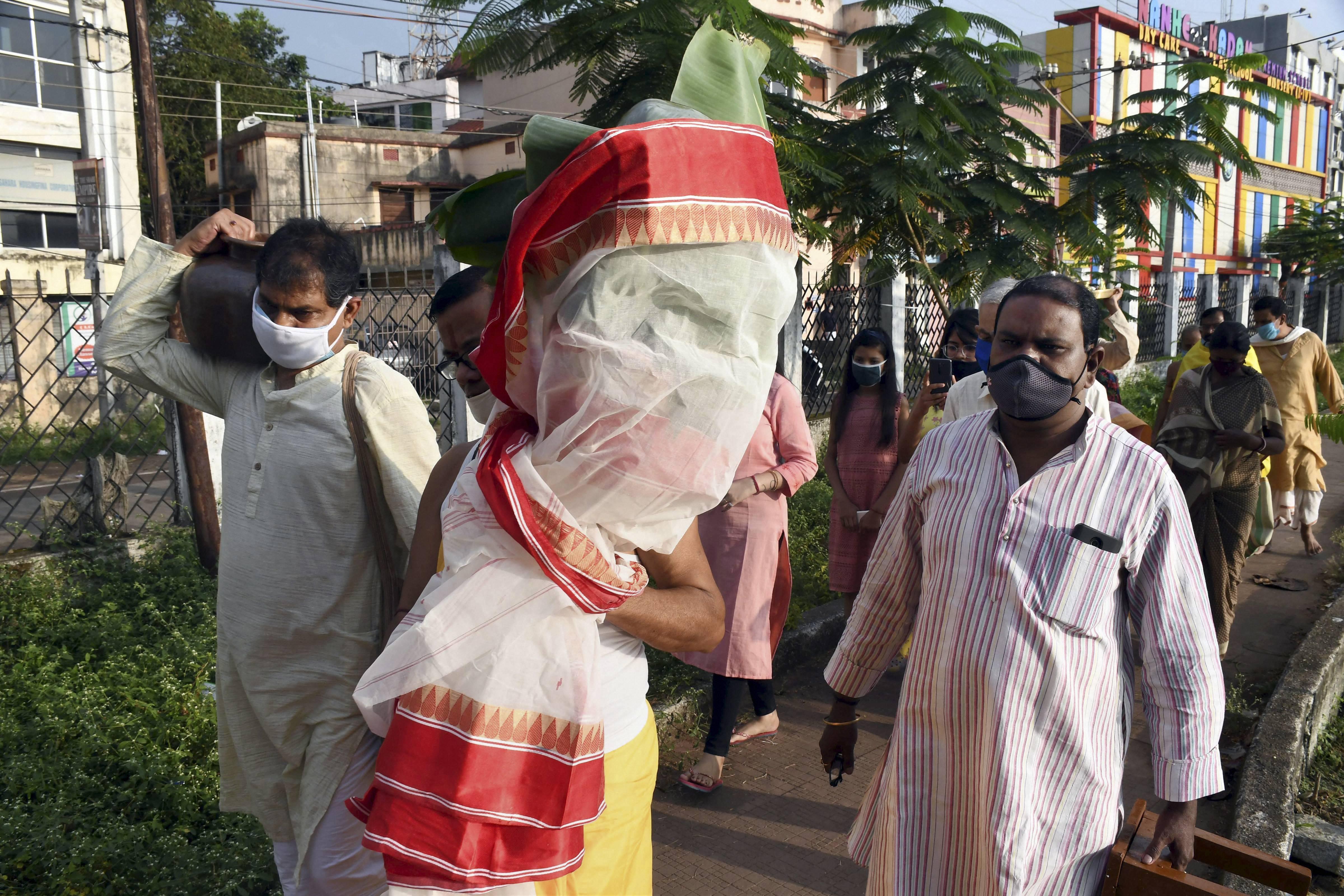 Nabapatrika: When Nine Sacred Leaves Bring the Goddess Home – Indrosphere